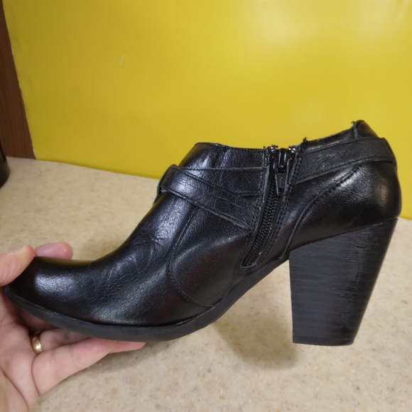 boc | Shoes | Boc Womens Black Leather Ankle Booties Chunky Heels Size ...